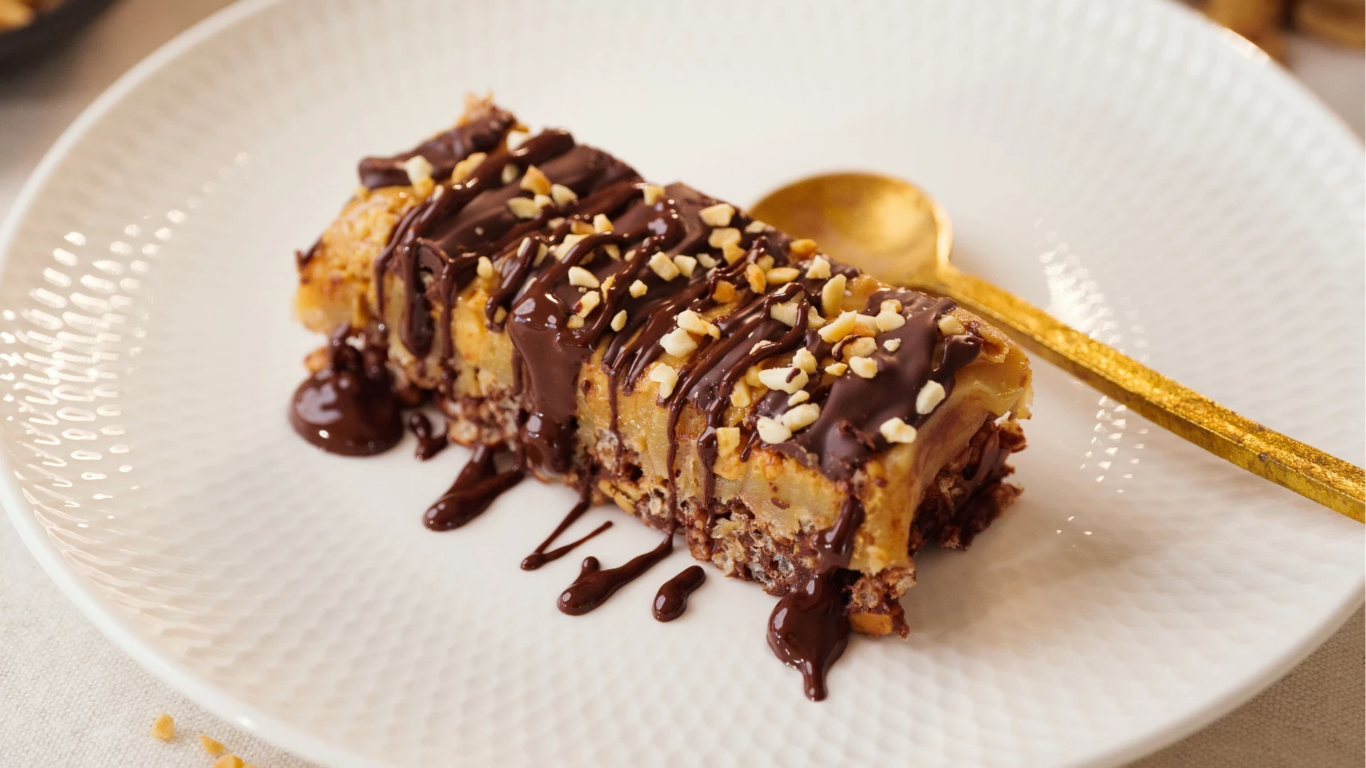 Crunchy - Snickers Slice | Pic's Peanut Butter